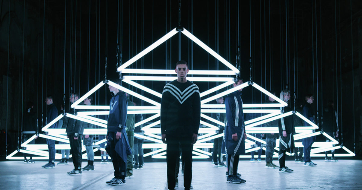 TRIANGLE RUNWAY | RGB